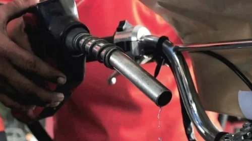 Notification issued for a reduction of Rs. 4 per litre in petrol prices ...